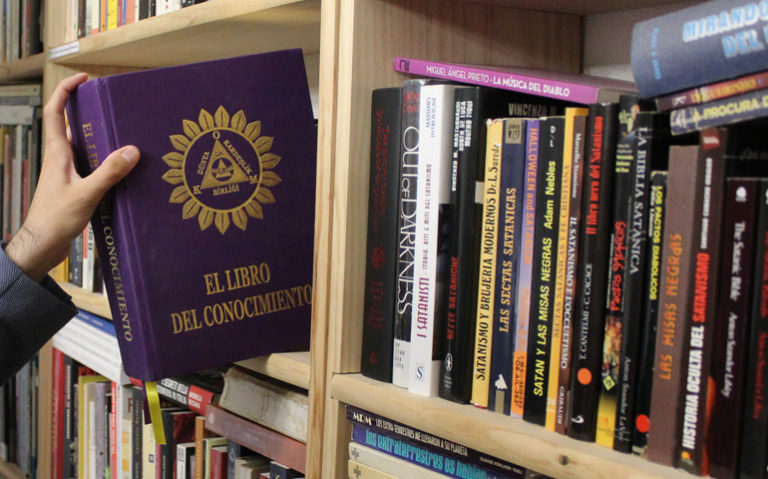 El libro del conocimiento: una versión moderna del «seréis como dioses ...