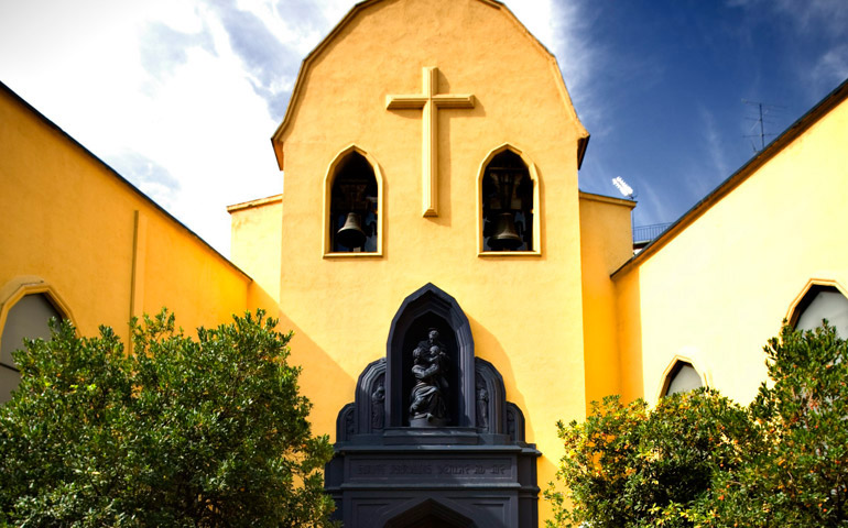 Abadía, 25 años - Alfa y Omega