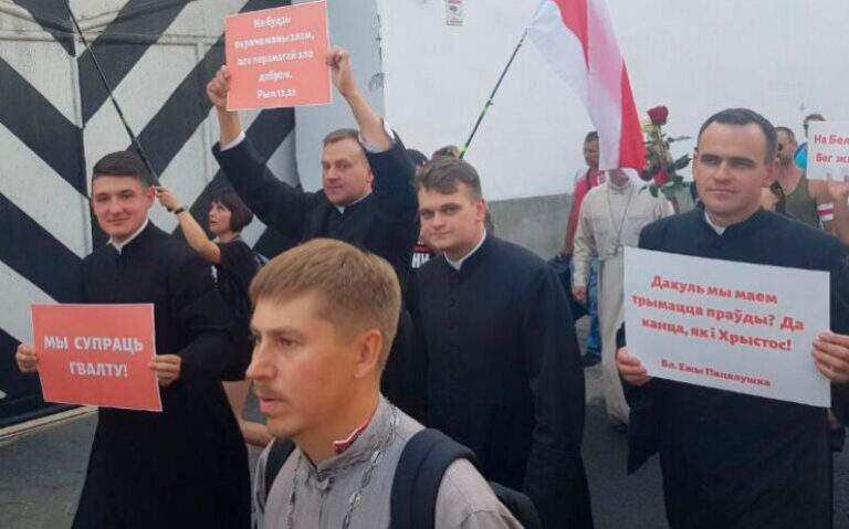 Bielorrusia bloquea la entrada al país del arzobispo de Minsk, muy ...