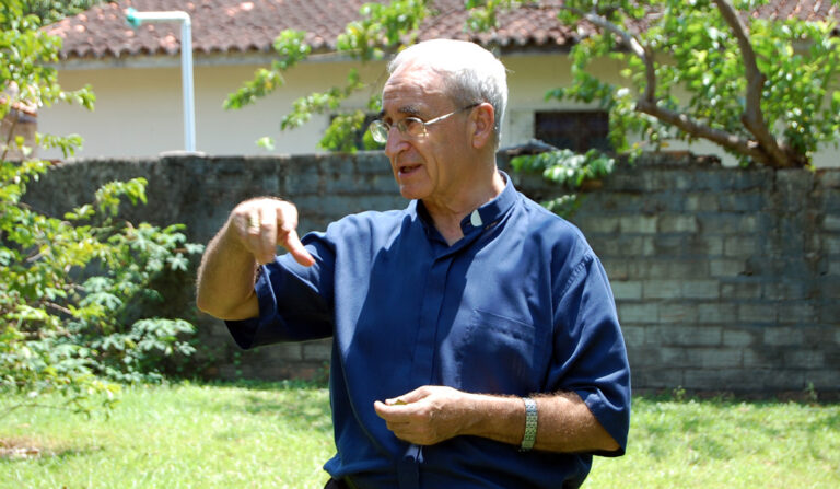 El obispo José Luis Azcona, Premio Brunet a la Promoción de los ...
