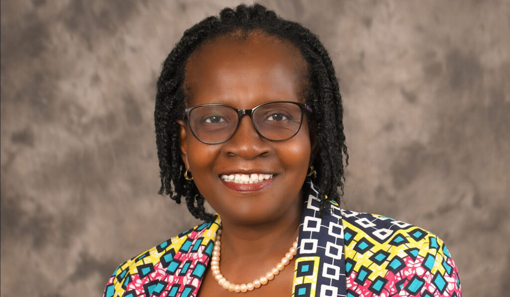 La científica keniana Florence Oloo logra el Premio Harambee 2023 ...