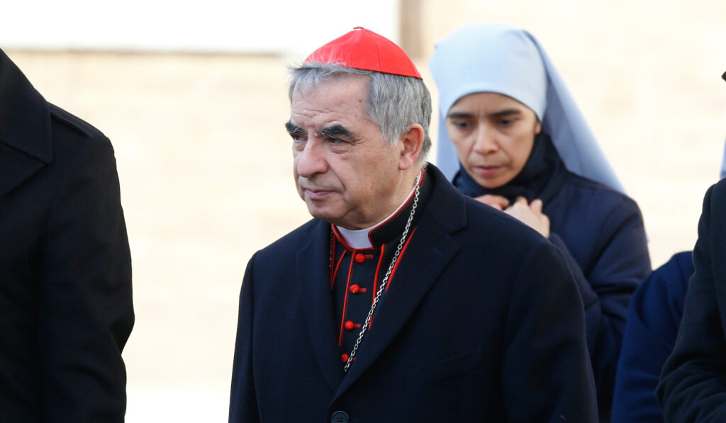 ¿Por qué se ha reunido León XIV con Angelo Becciu? - Alfa y Omega