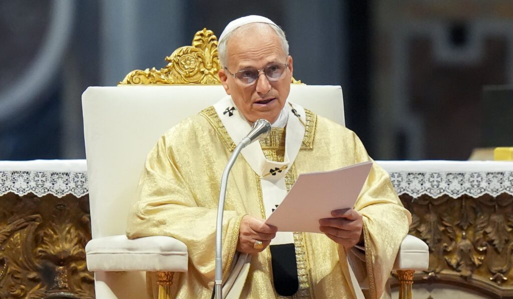 León XIV llama a los curas a que «no le teman a su fragilidad» y a ...