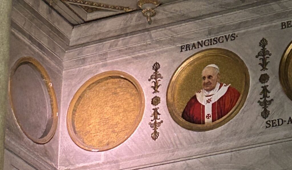 El mosaico de León XIV que se colgará en San Pablo Extramuros tiene 15. ...