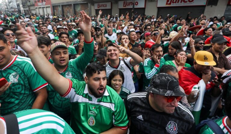México, Estados Unidos y Canadá entregan a León XIV el balón del ...