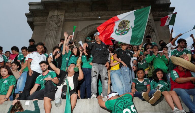 México, Estados Unidos y Canadá entregan a León XIV el balón del ...